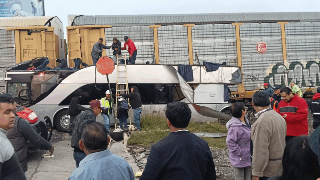 Tren arrolla autobús en Atlacomulco: al menos 10 muertos y decenas de heridos - Sitio web de ...